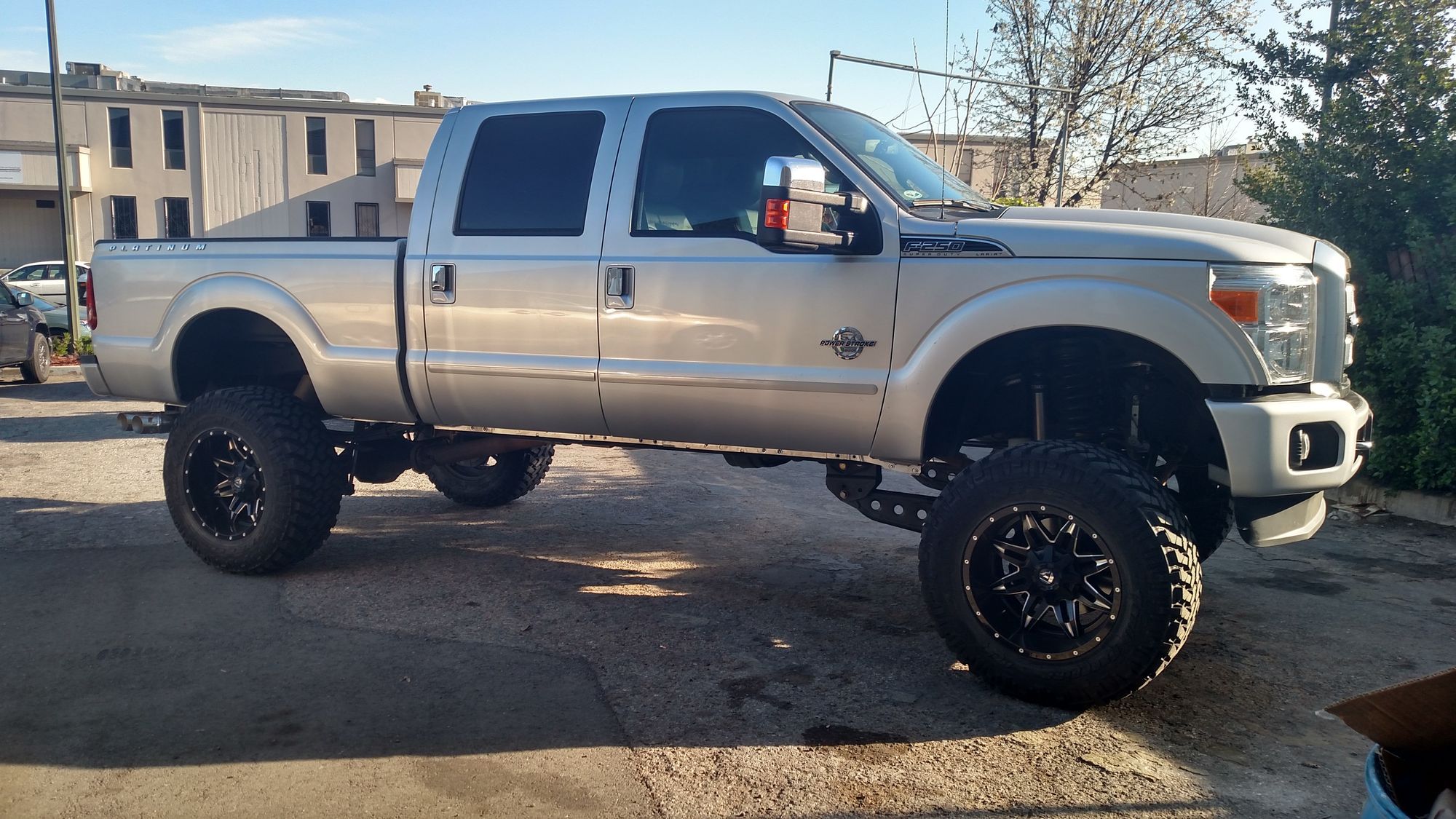 F250 8" Lift on 37" Tires